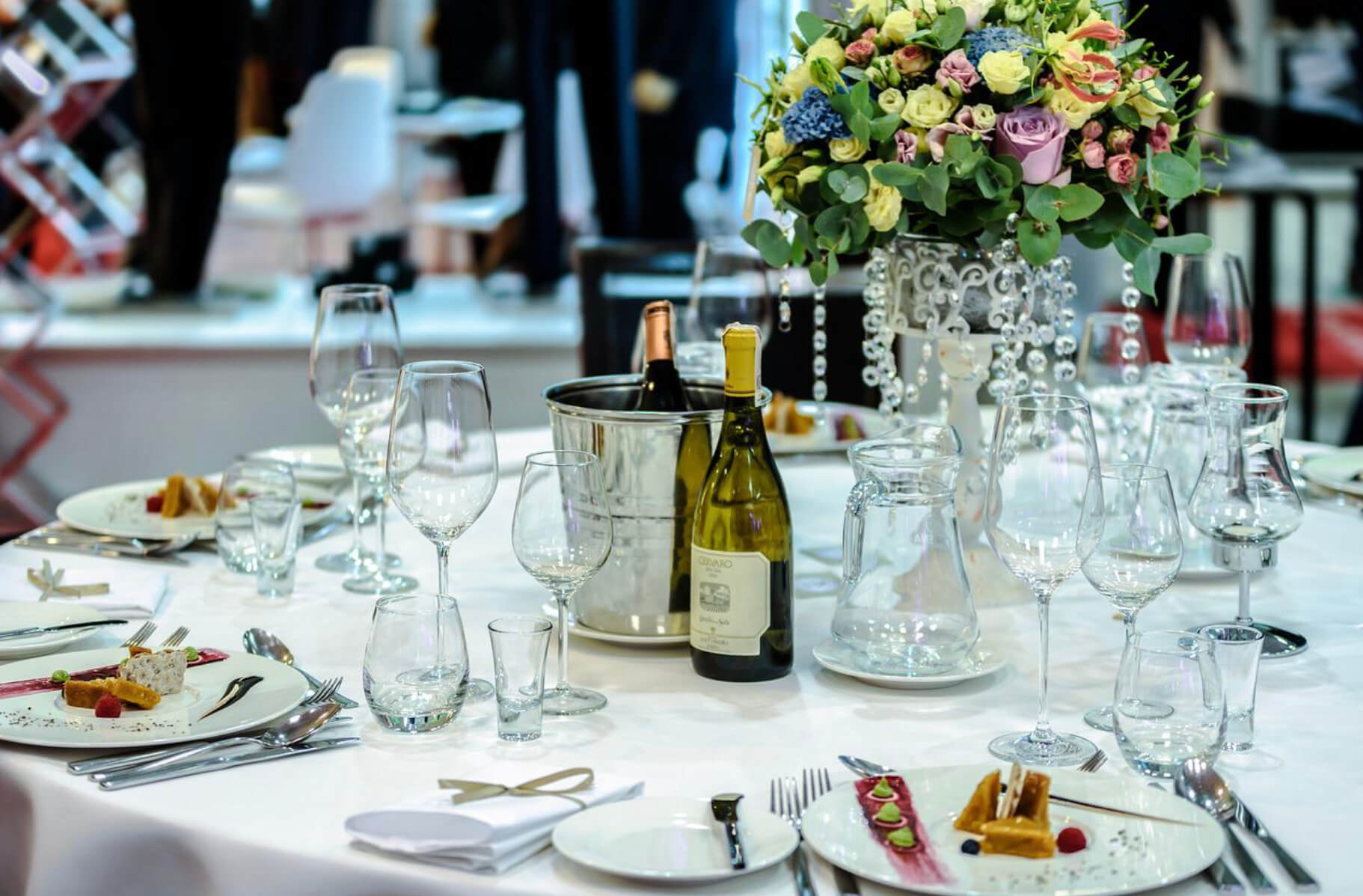 How to Throw a Luxurious Dinner Party